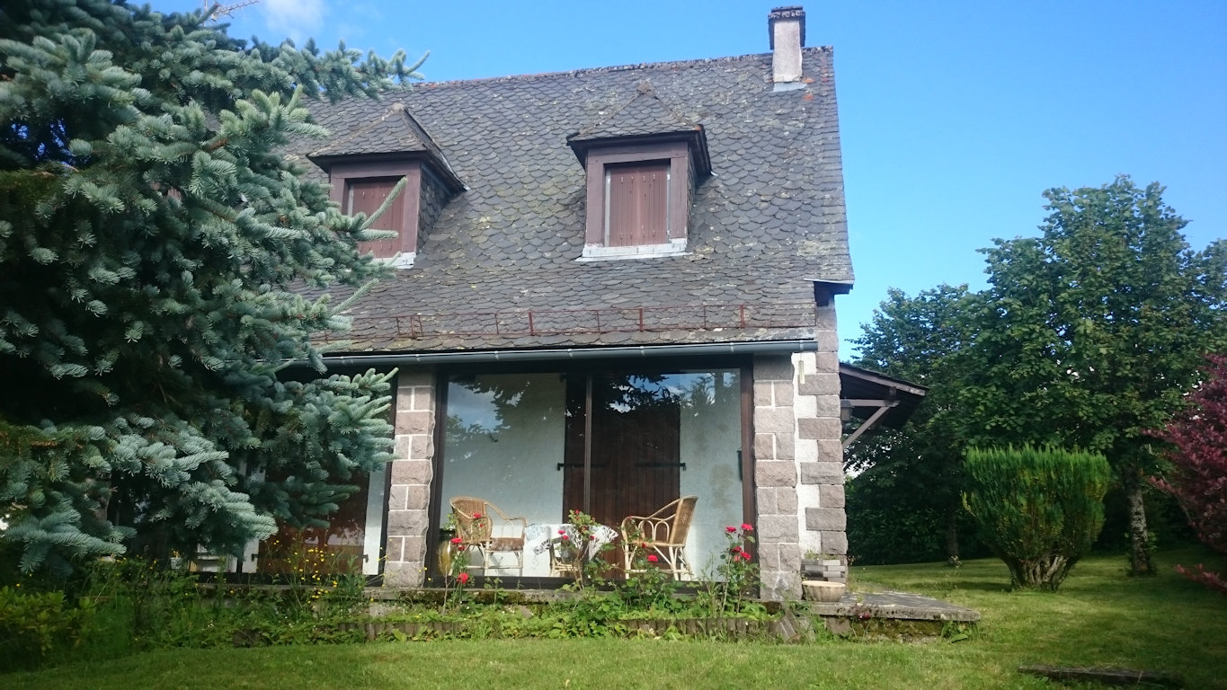 Maison récente type traditionnelle (9 couchages), maison Trizac, Auvergne