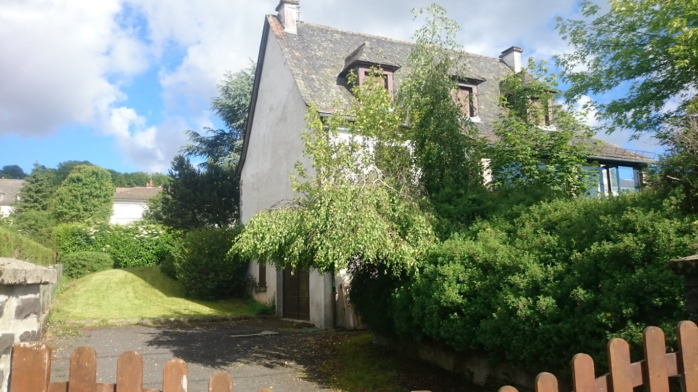Maison récente type traditionnelle (9 couchages), maison Trizac, Auvergne