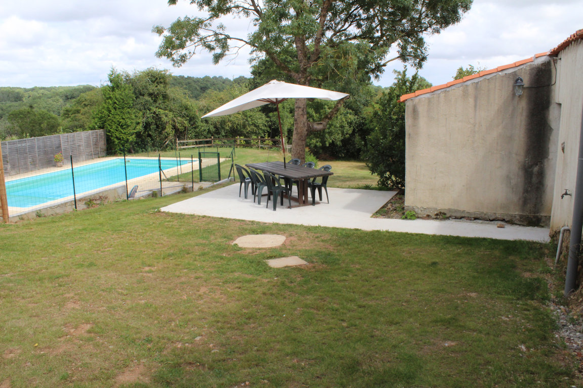 Un gîte en campagne avec sa piscine privative - Maison au Champ Saint ...